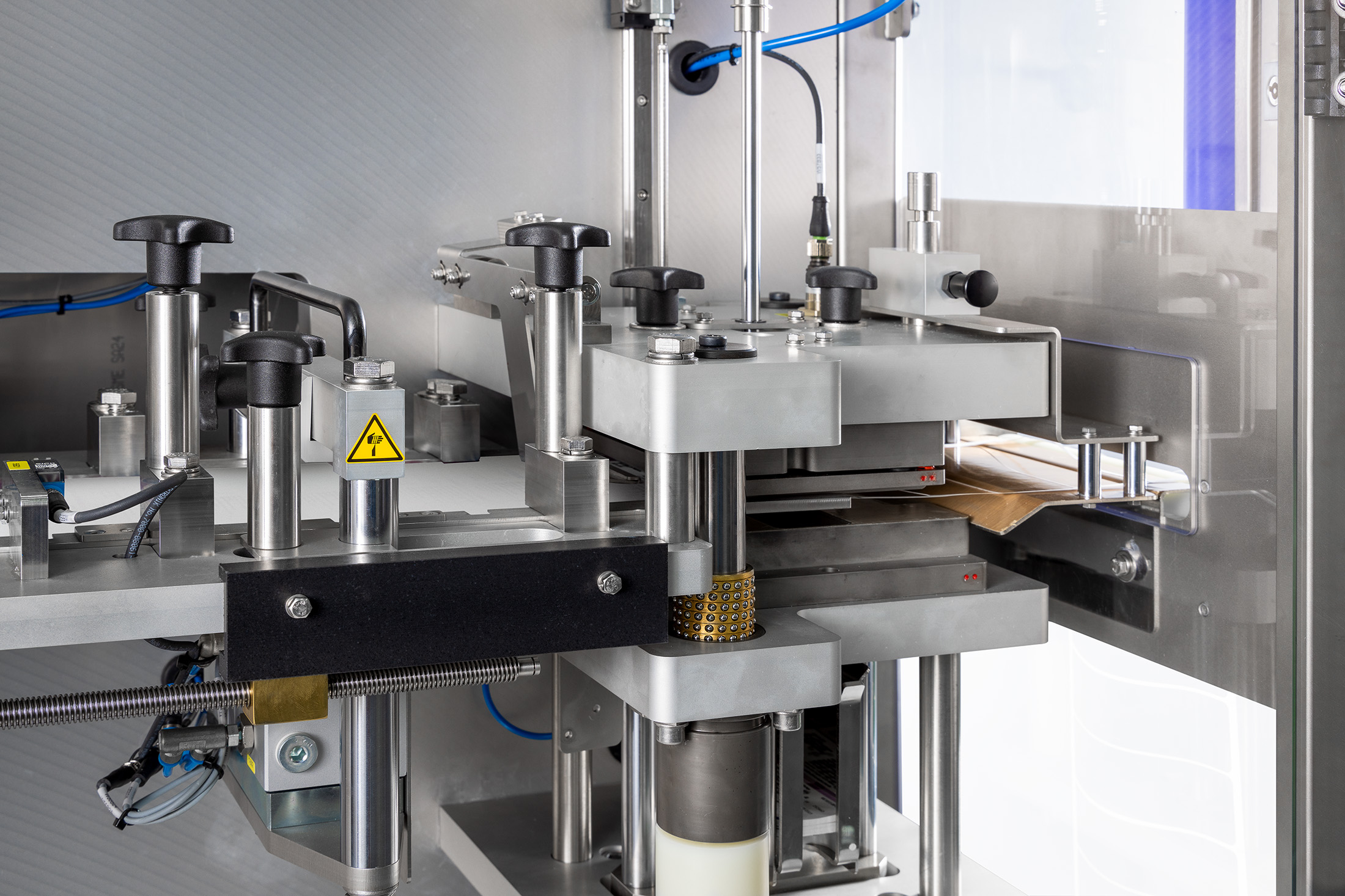 Cutting and punching | Applications | GTE Engineering