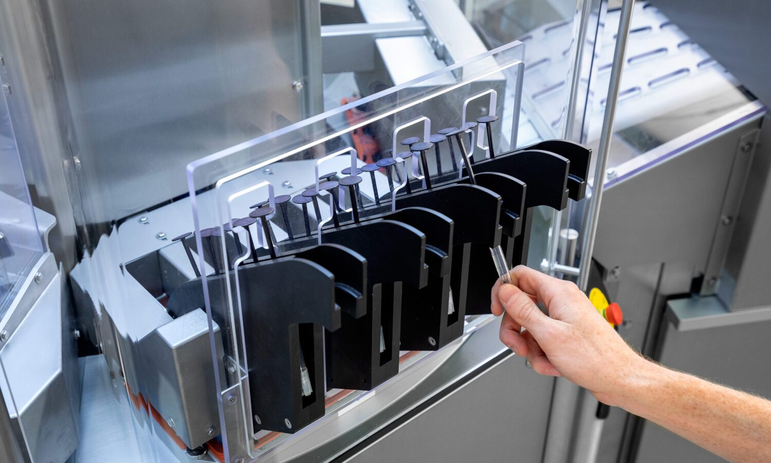 Blister fill and sealing machine | Machines | GTE Engineering